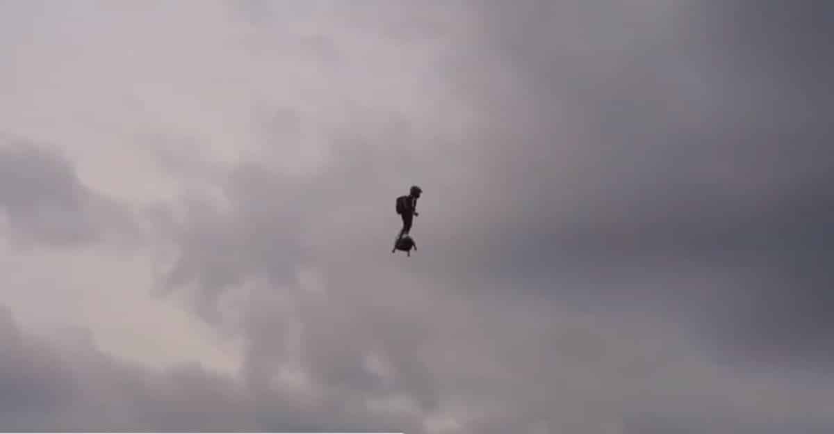 Finally, Someone Invented and Tested A Hoverboard That Actually Flies ...