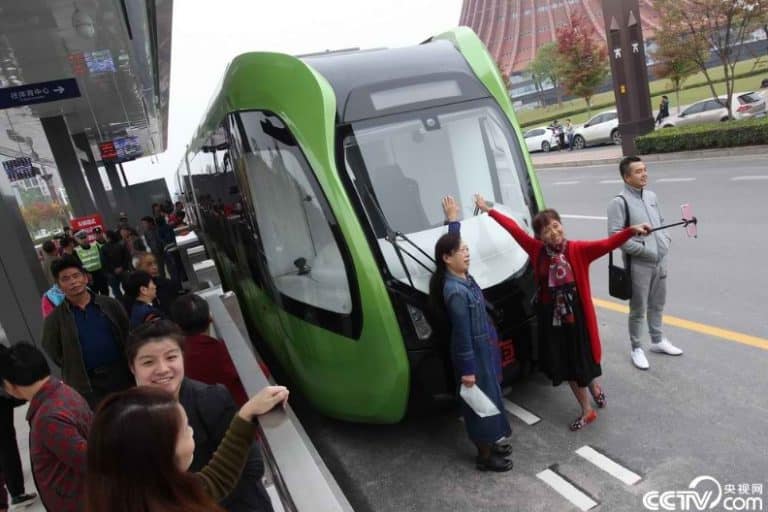 World's First Trackless Trains Now Running In the City Roads of China ...