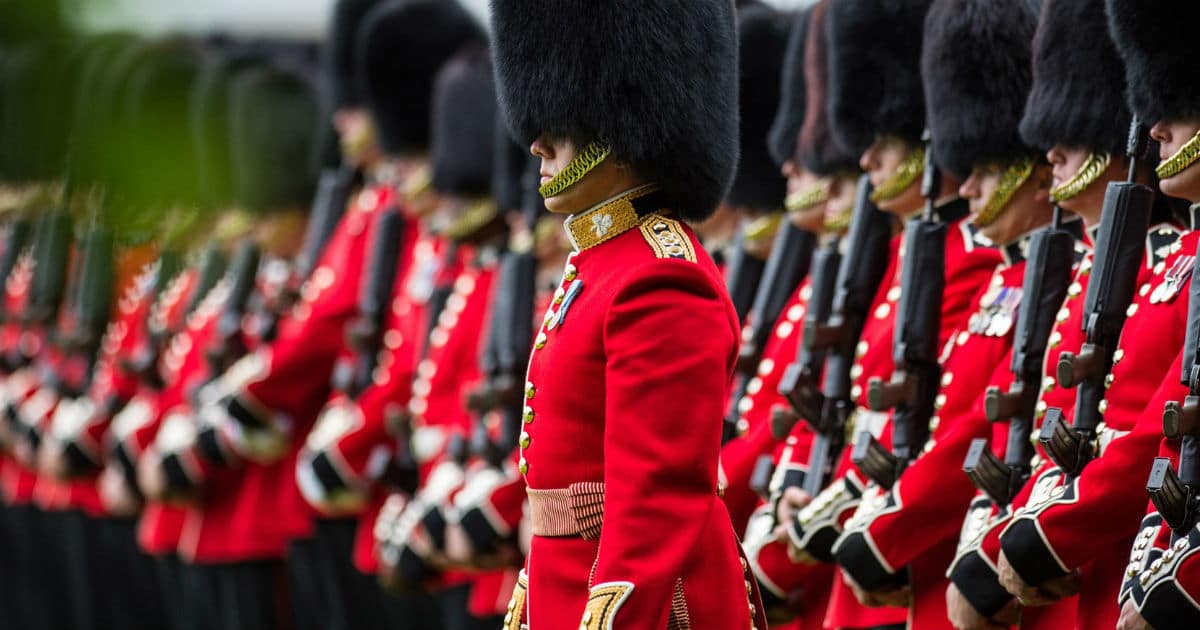 12 Fascinating Facts About The Queen’s Guards | Elite Readers