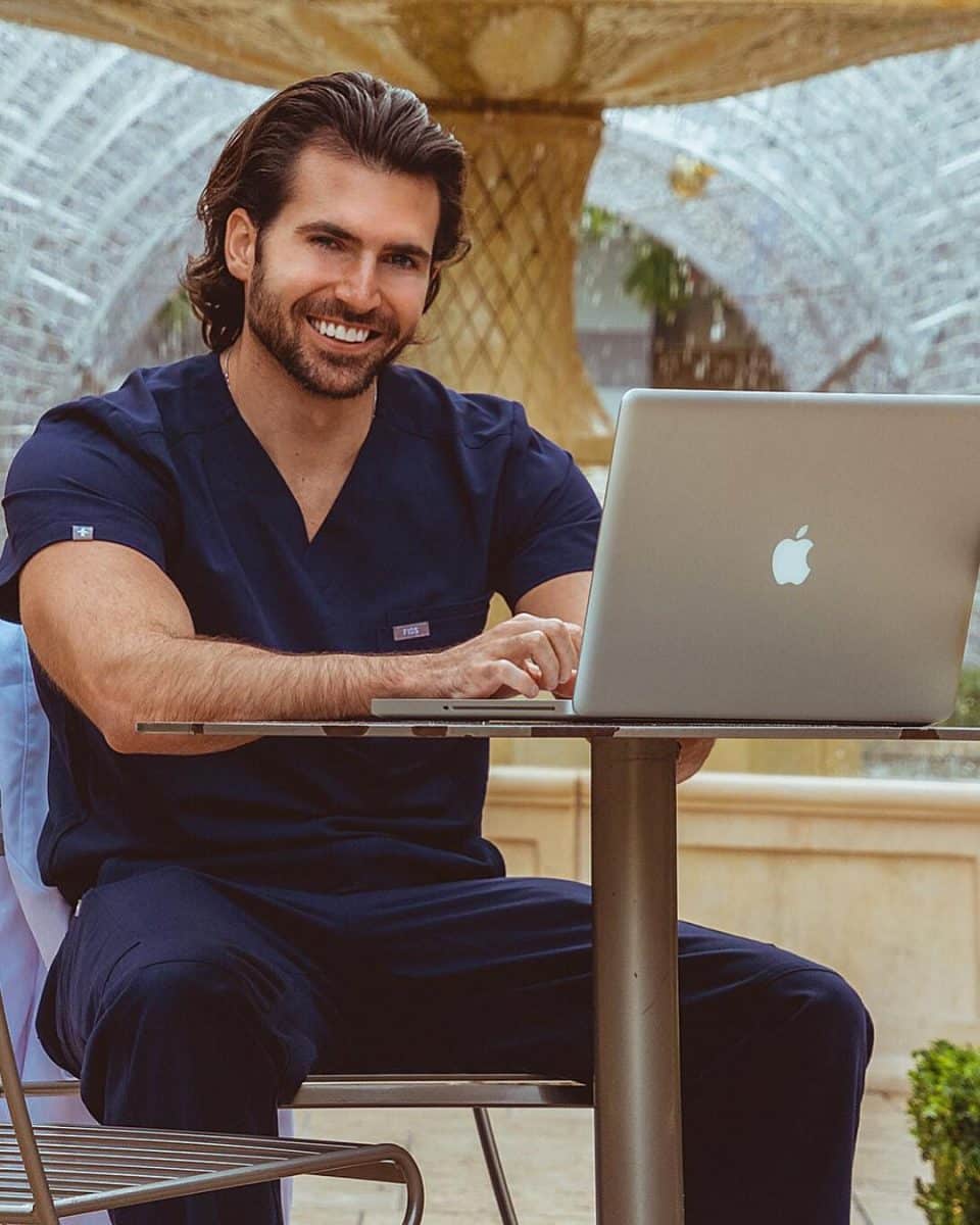13 Doctors That Are So Hot, You Won’t Mind Being A Patient | Elite Readers