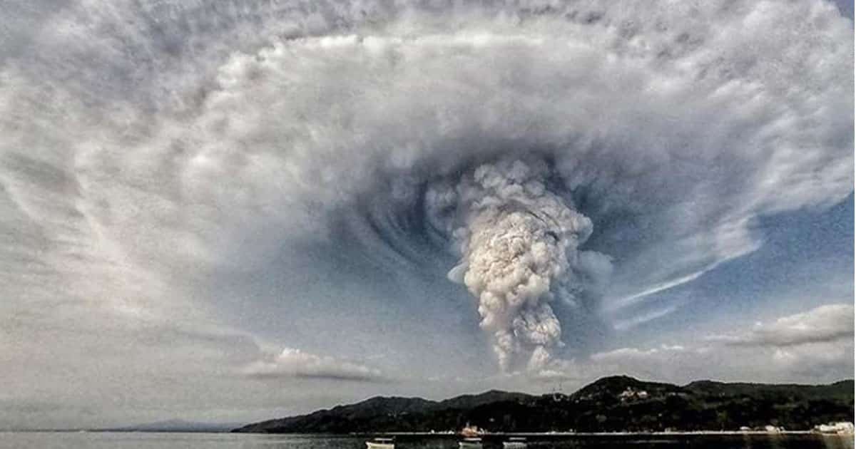Mount Taal: One of The World's Smallest Active Volcanoes Erupts - Elite ...